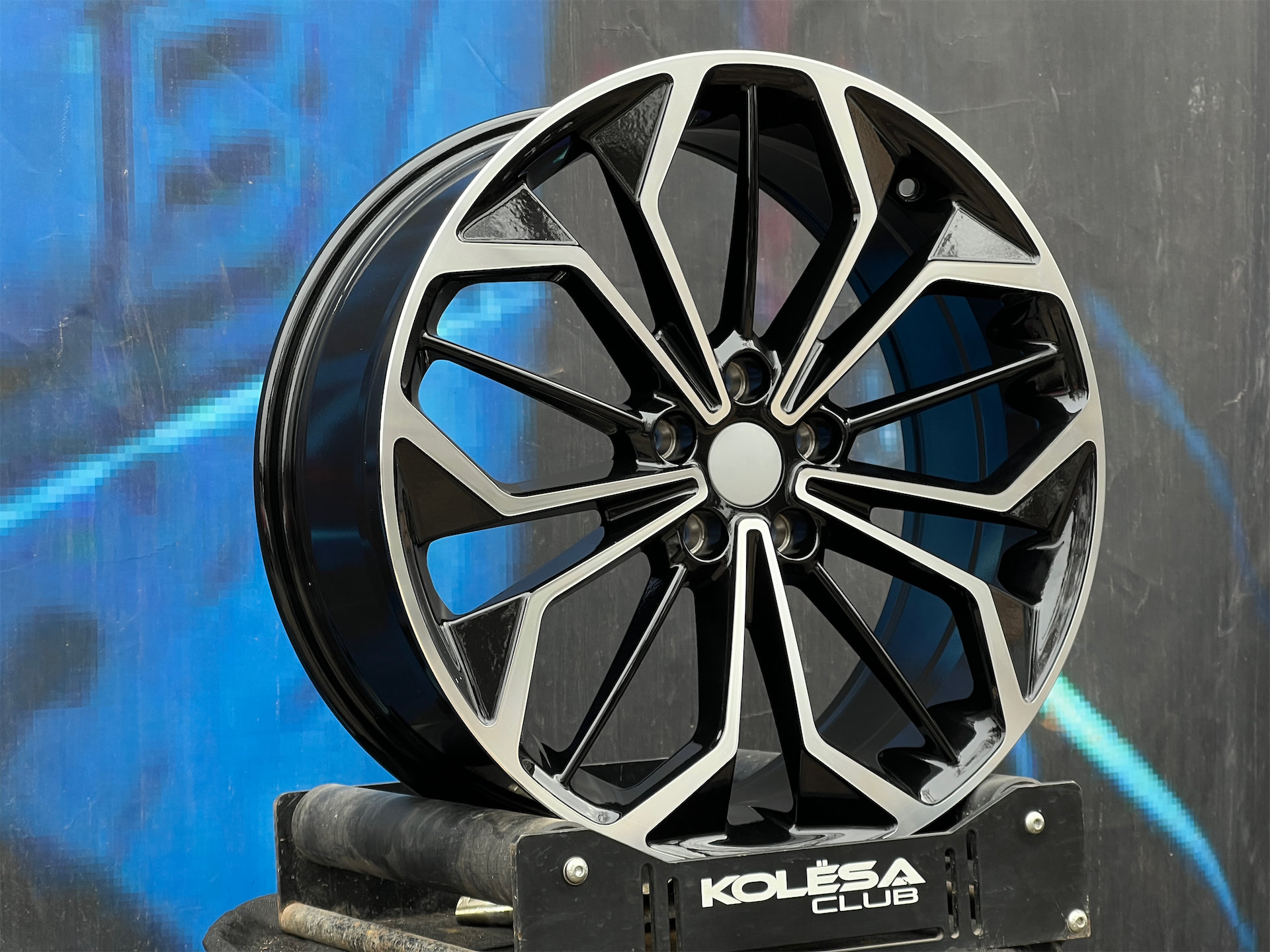 BW Wheels 5608 8,5j-19 5*108 ET45 d63,4 GBF